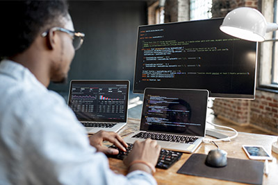 Профессия блокчейн-разработчик: где учиться, зарплата, плюсы и минусы